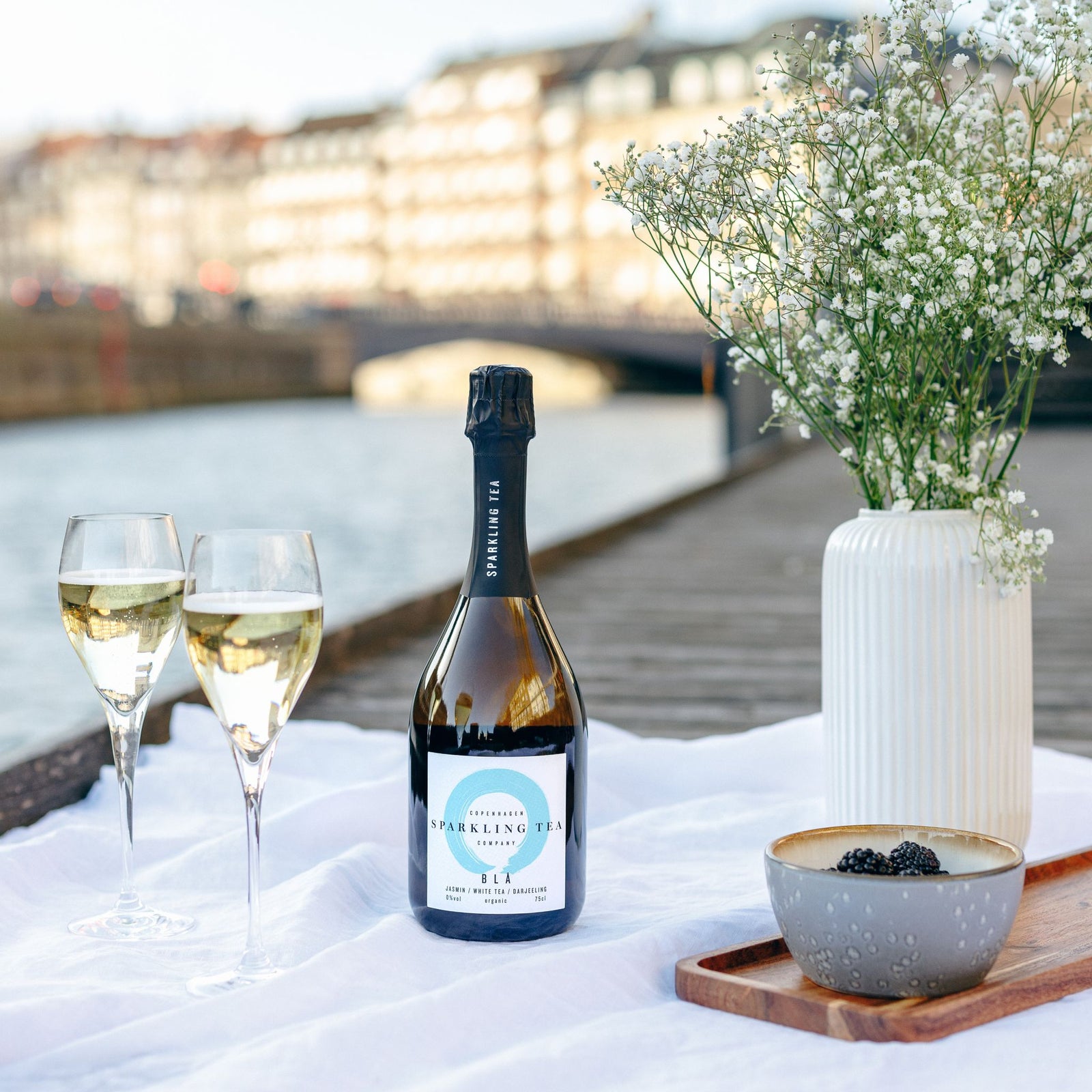 Alcohol-free sparkling Tea - Sparkling Tea Blå – World of NIX
